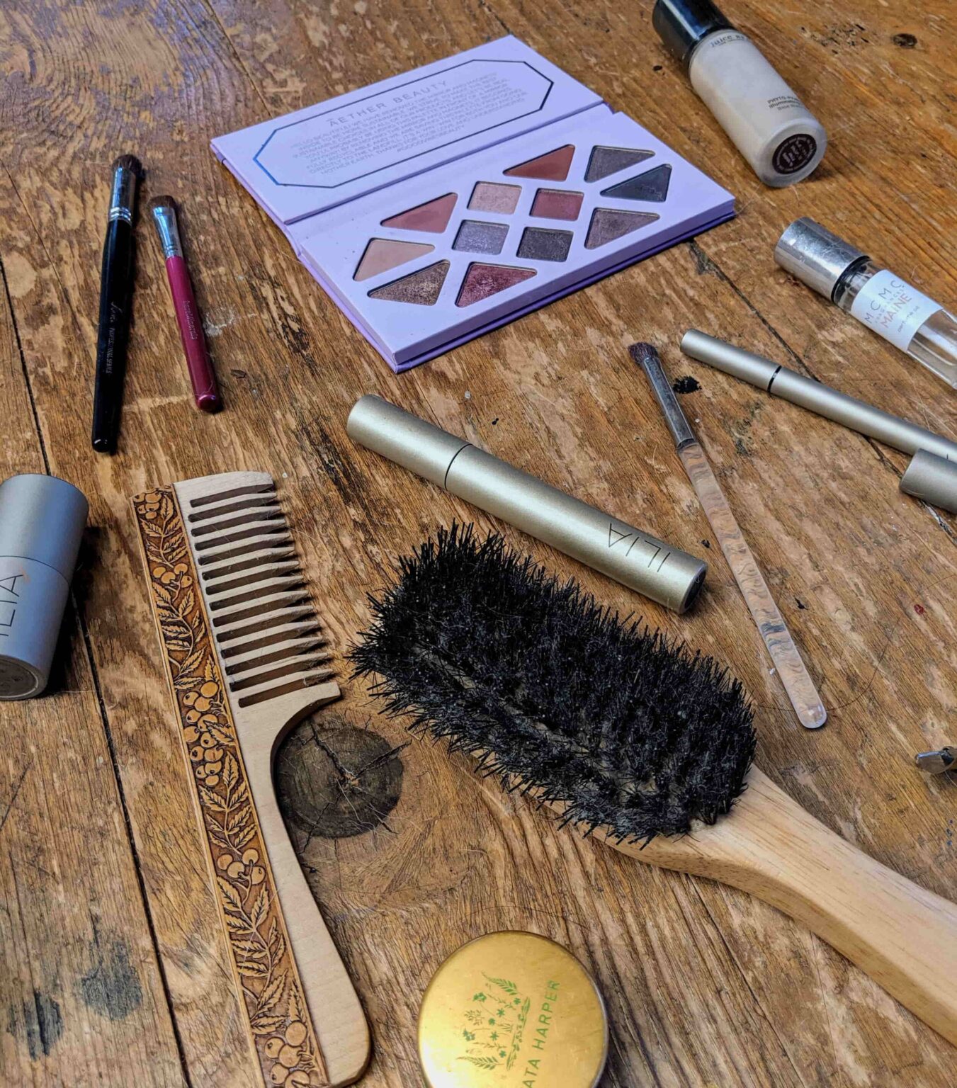 How to Create a Capsule Makeup Kit - Going Zero Waste